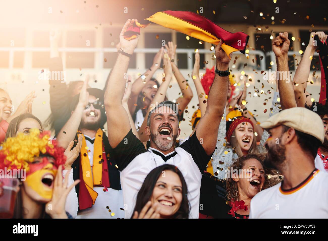 Man cheering stadium hi-res stock photography and images - Alamy