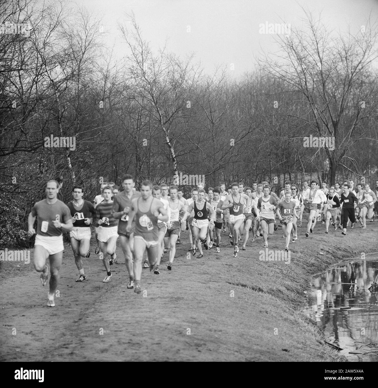 Marathon runners cross country Black and White Stock Photos & Images ...