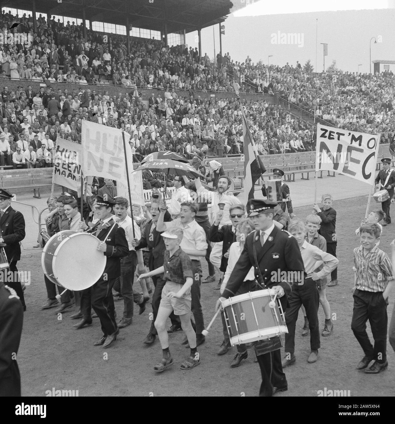 Football signs supporters Black and White Stock Photos & Images - Alamy