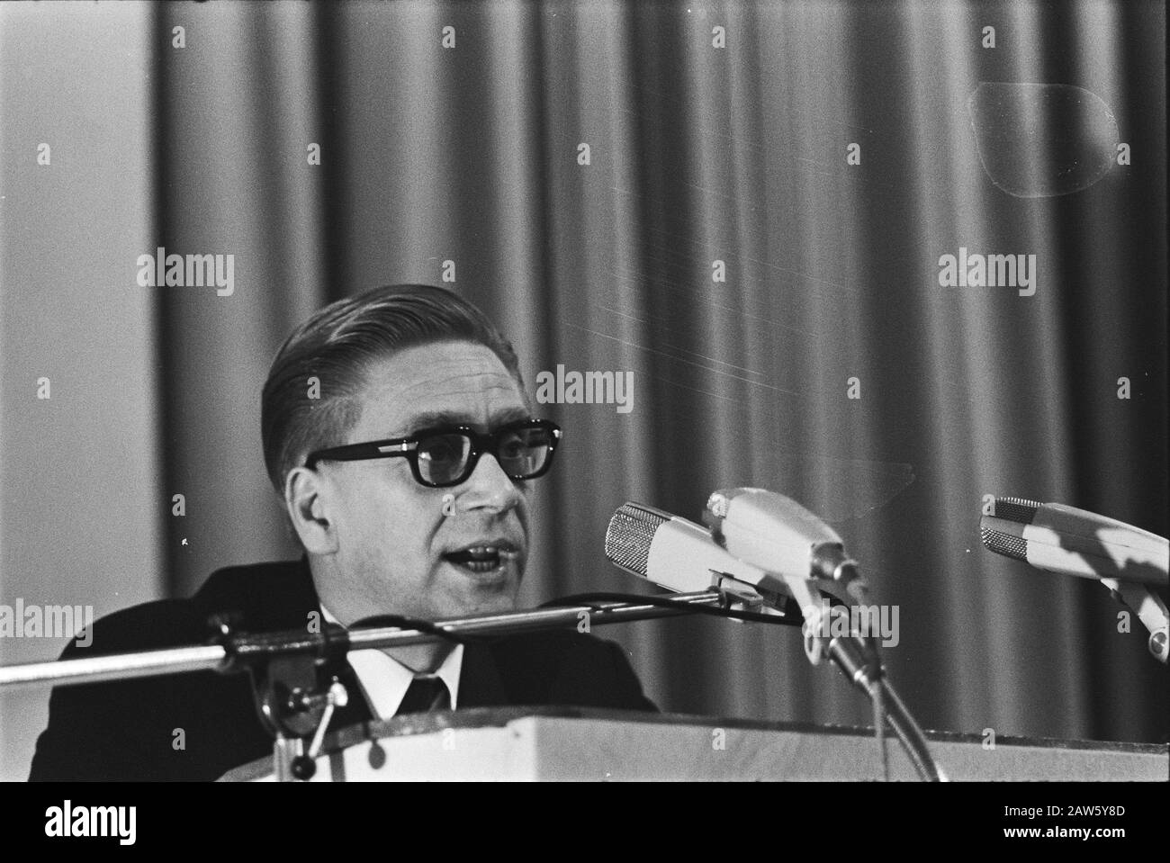 Minister veringa speaking hi-res stock photography and images - Alamy