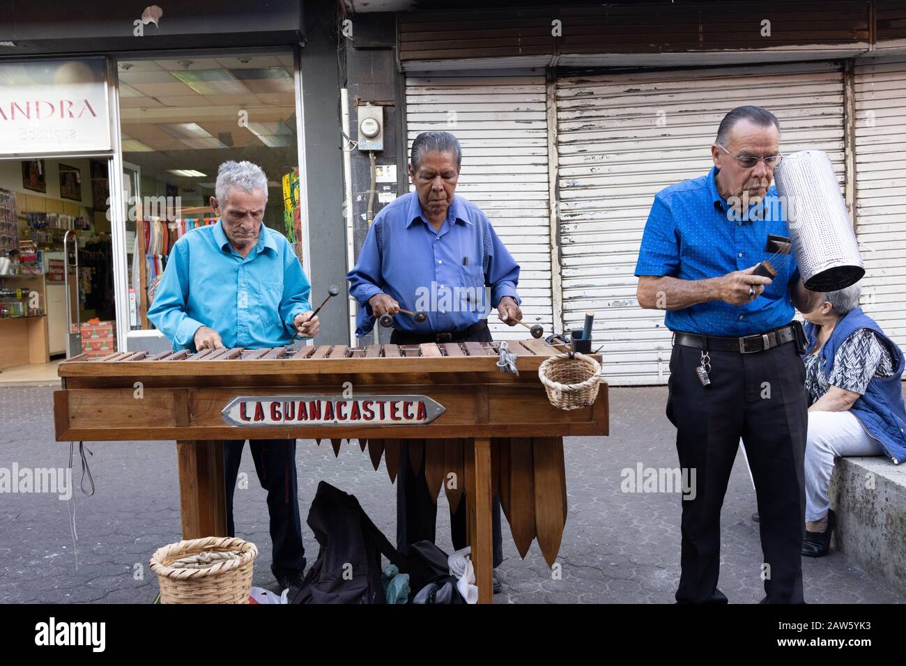 People musicians marimba hi-res stock photography and images - Alamy