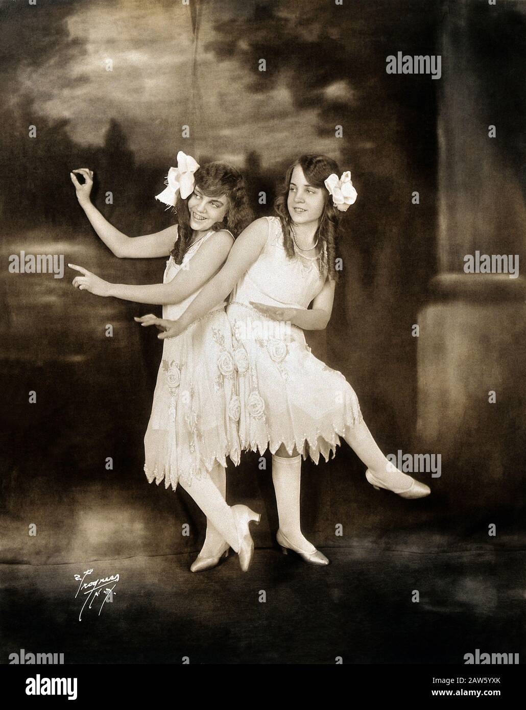 1927 ca , NEW YORK , USA : The British-born conjoined twins sisters ...