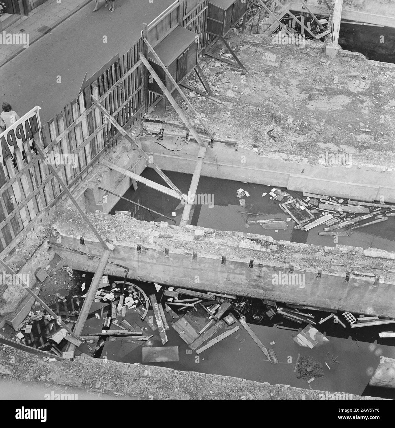 Nieuwendijk shopping street hi-res stock photography and images - Alamy