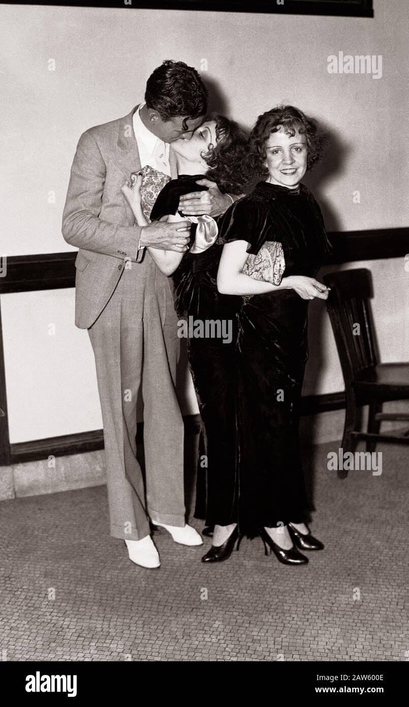 1934 , 5 june , NEW YORK , USA : The British-born conjoined twins ...