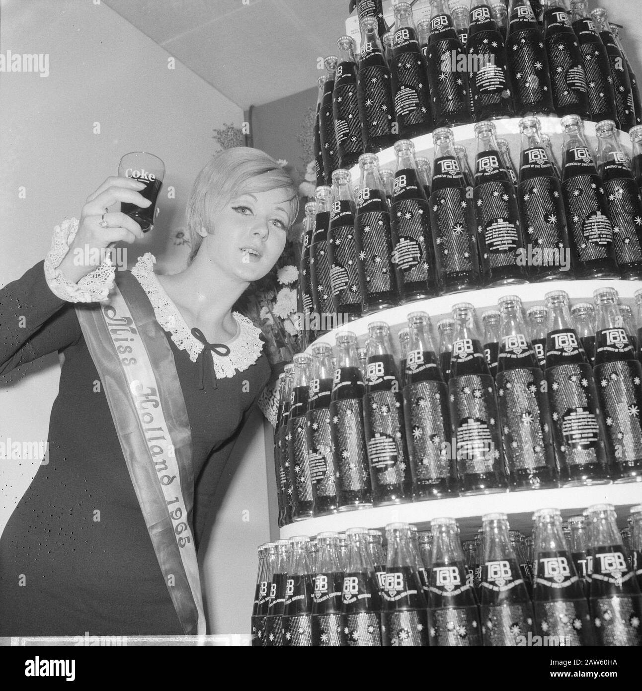 Miss Holland 1965 (Miss Anja Maria Schuit) on Horecava Coca-Cola stand ...