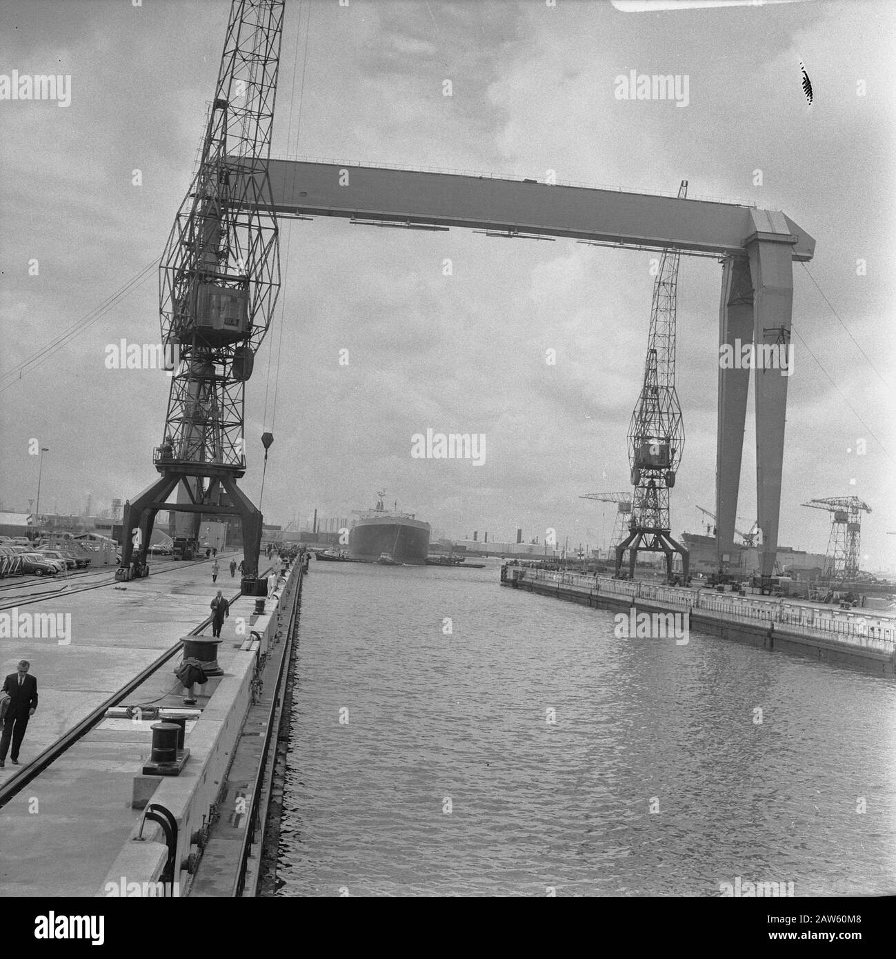000 ton dry dock hi-res stock photography and images - Alamy