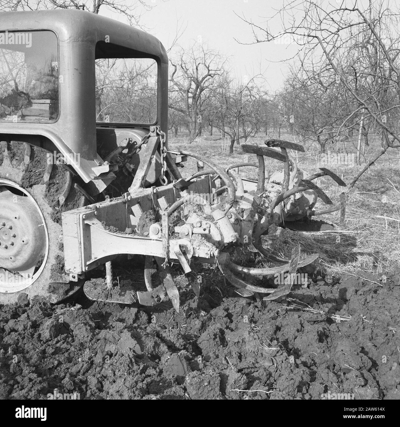 Smoothing soil hi-res stock photography and images - Alamy