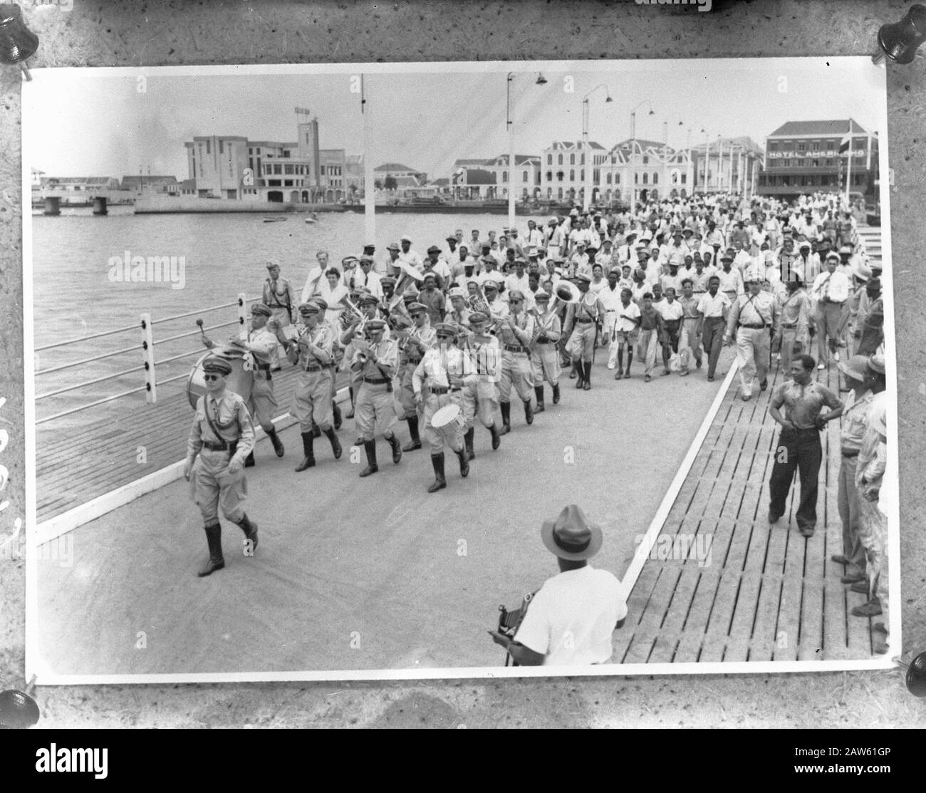 Opening of the restored pontoon bridge Schottegat in Oranjestad ...