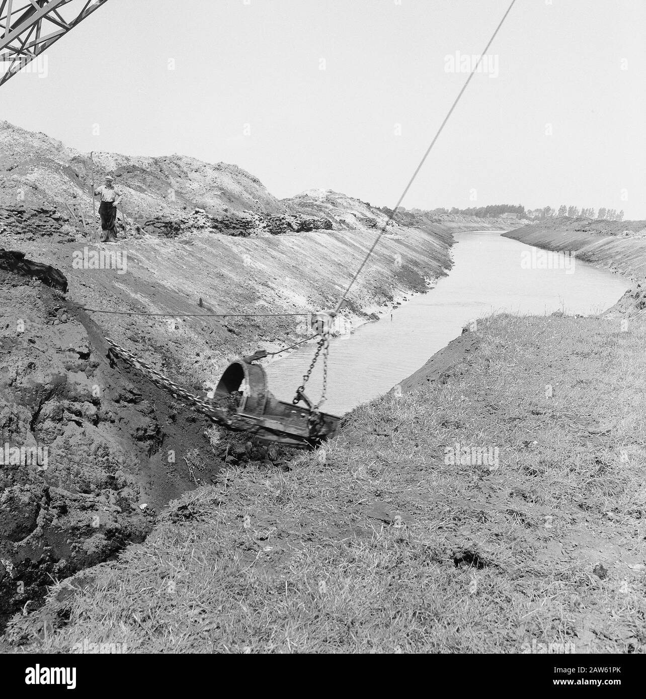near the weehorst Date: July 1962 Keywords: workers, divers and hedge ...
