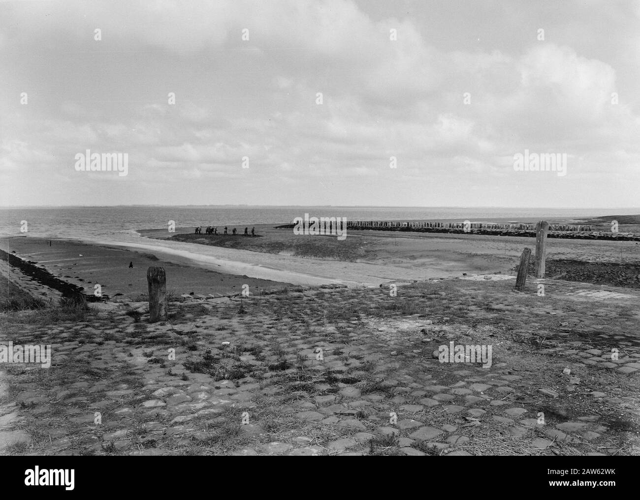 Filling ports hi-res stock photography and images - Alamy