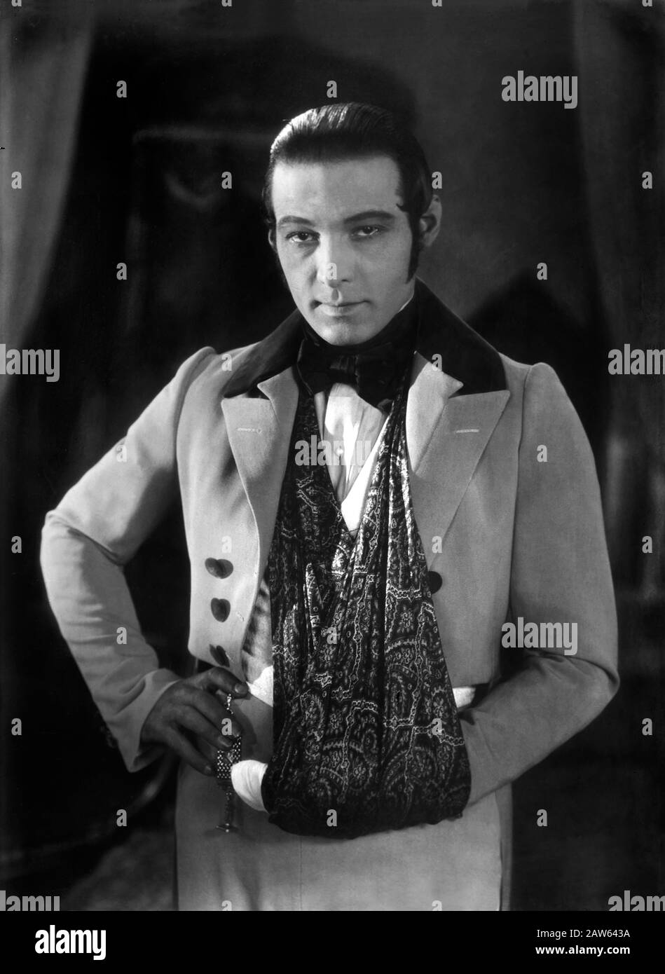 1925 , HOLLYWOOD ; USA : The italian silent movie actor RUDOLPH ...