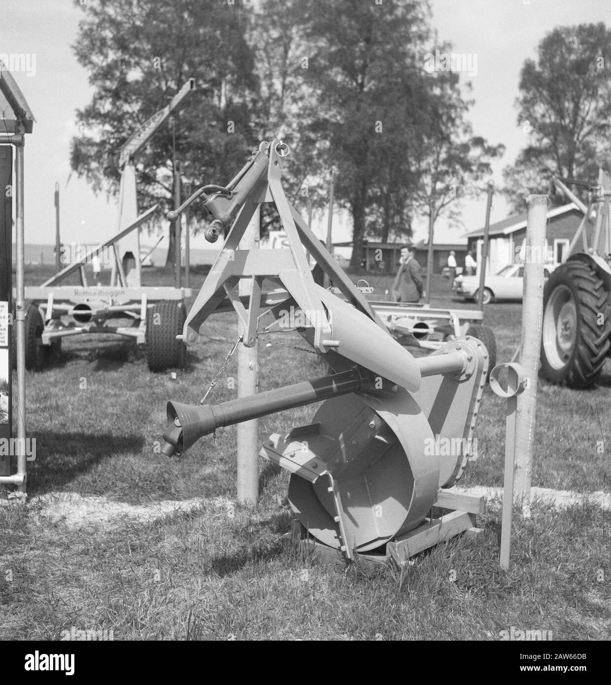 Heavy equipment parts Black and White Stock Photos & Images - Alamy