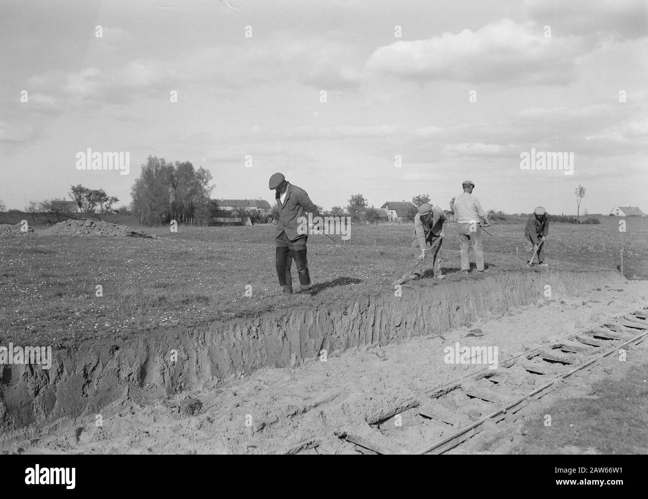 mining, soil, leveling, sanding, workers, turf stabbing Date: undated ...