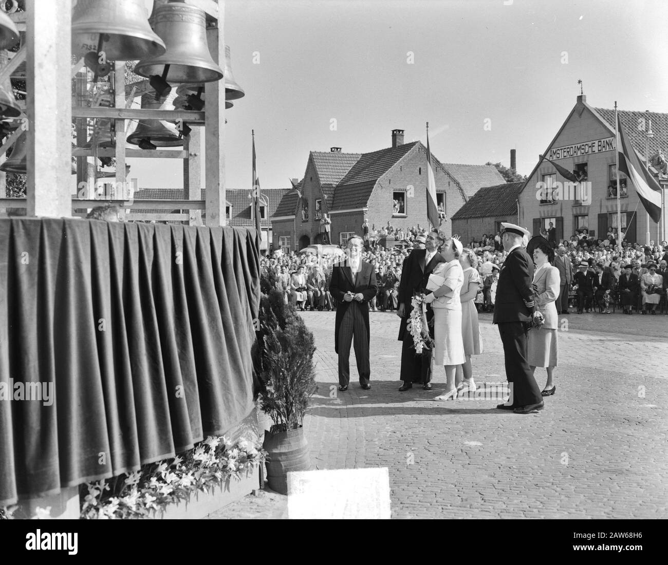 Queen Juliana and Princess Beatrix in Asten (Noord-Brabant ...