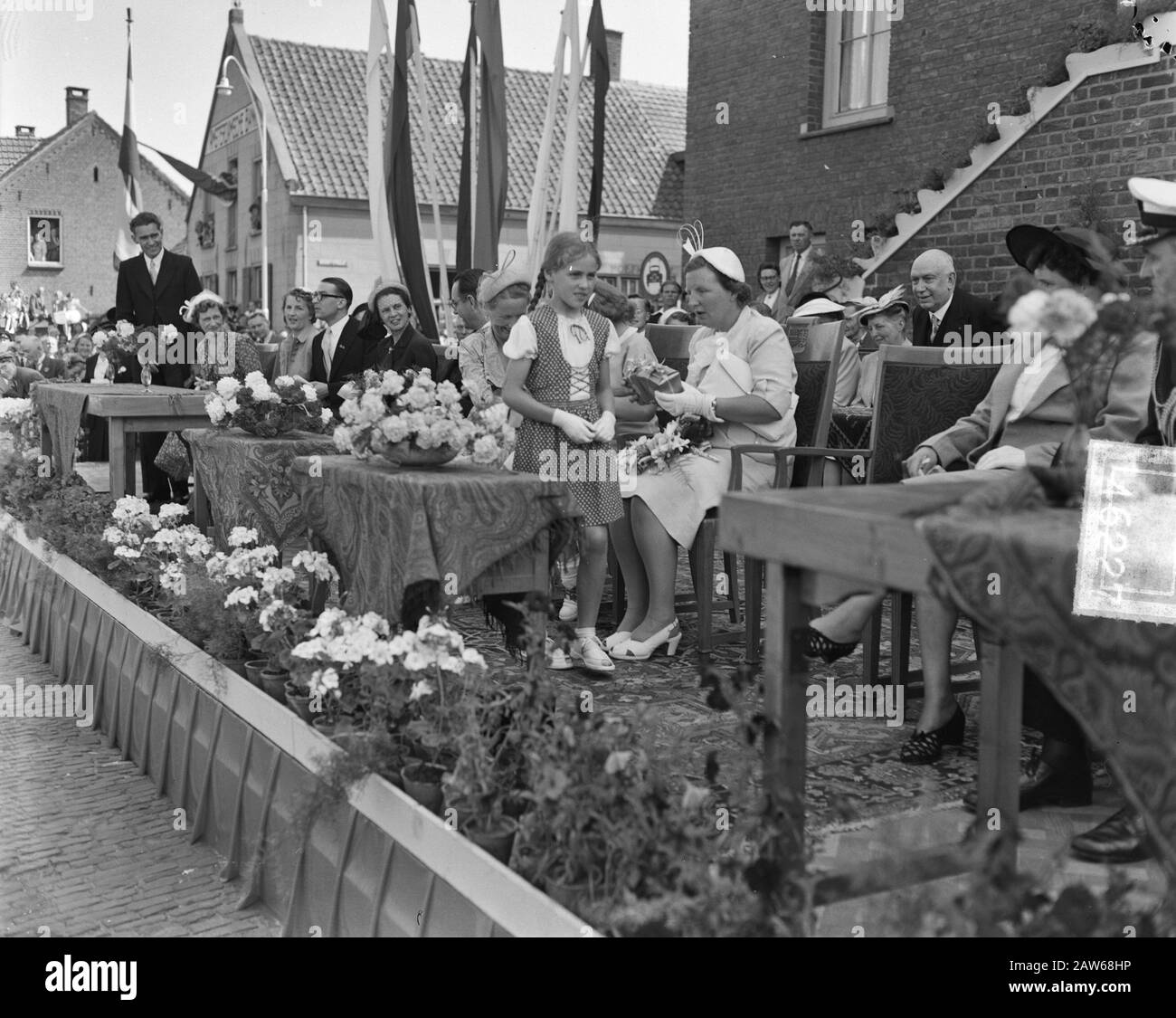 Queen Juliana and Princess Beatrix in Asten (Noord-Brabant ...