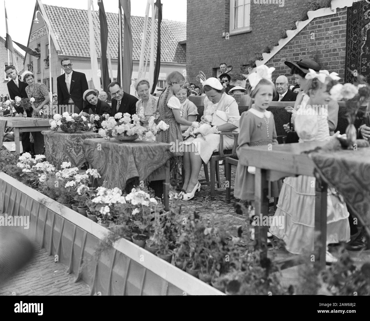 Queen Juliana and Princess Beatrix in Asten (Noord-Brabant ...