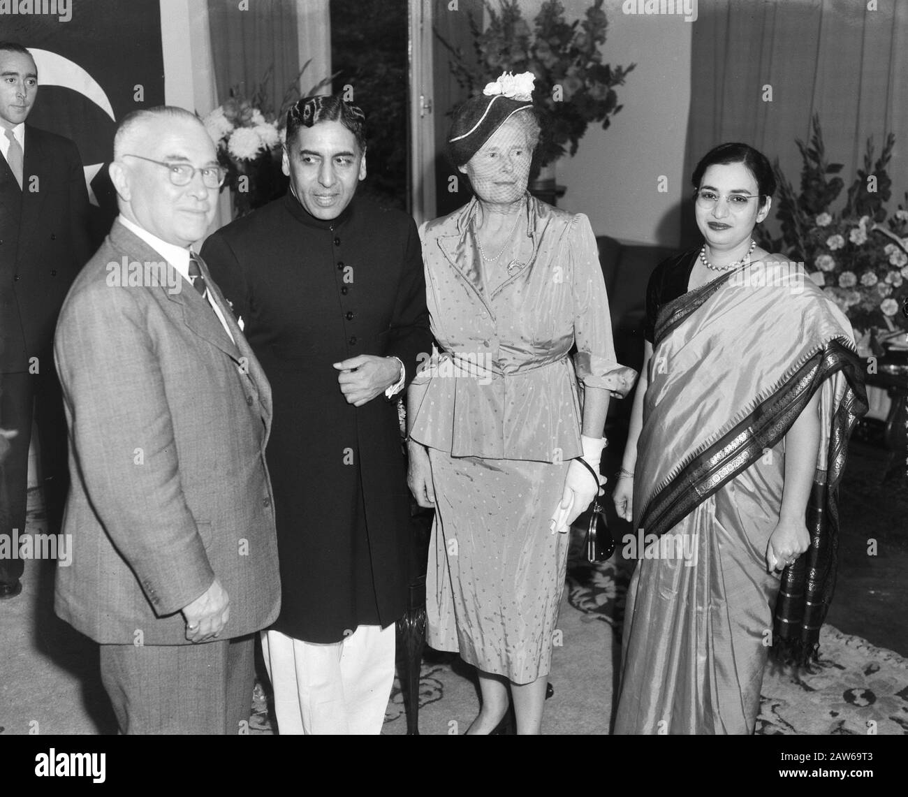 Desk archive Black and White Stock Photos & Images - Alamy