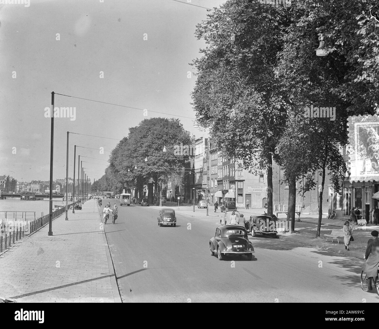 New road on eastern islands Amsterdam Date: September 8, 1952 Location ...