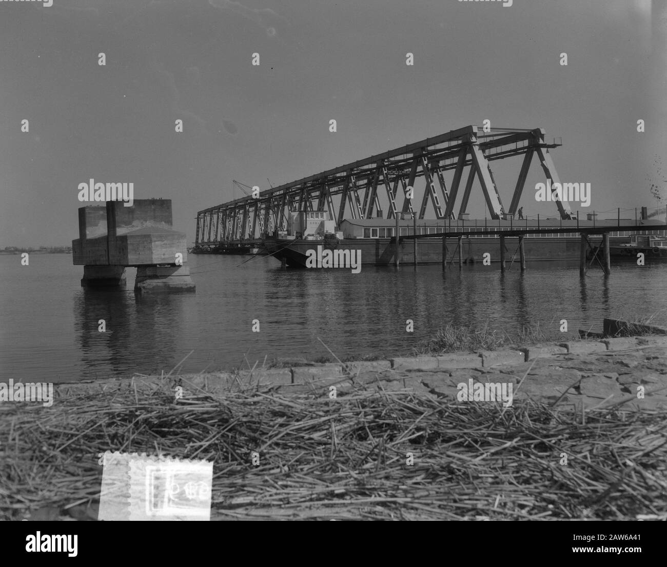 Moerdijk bridge under construction hi-res stock photography and images ...