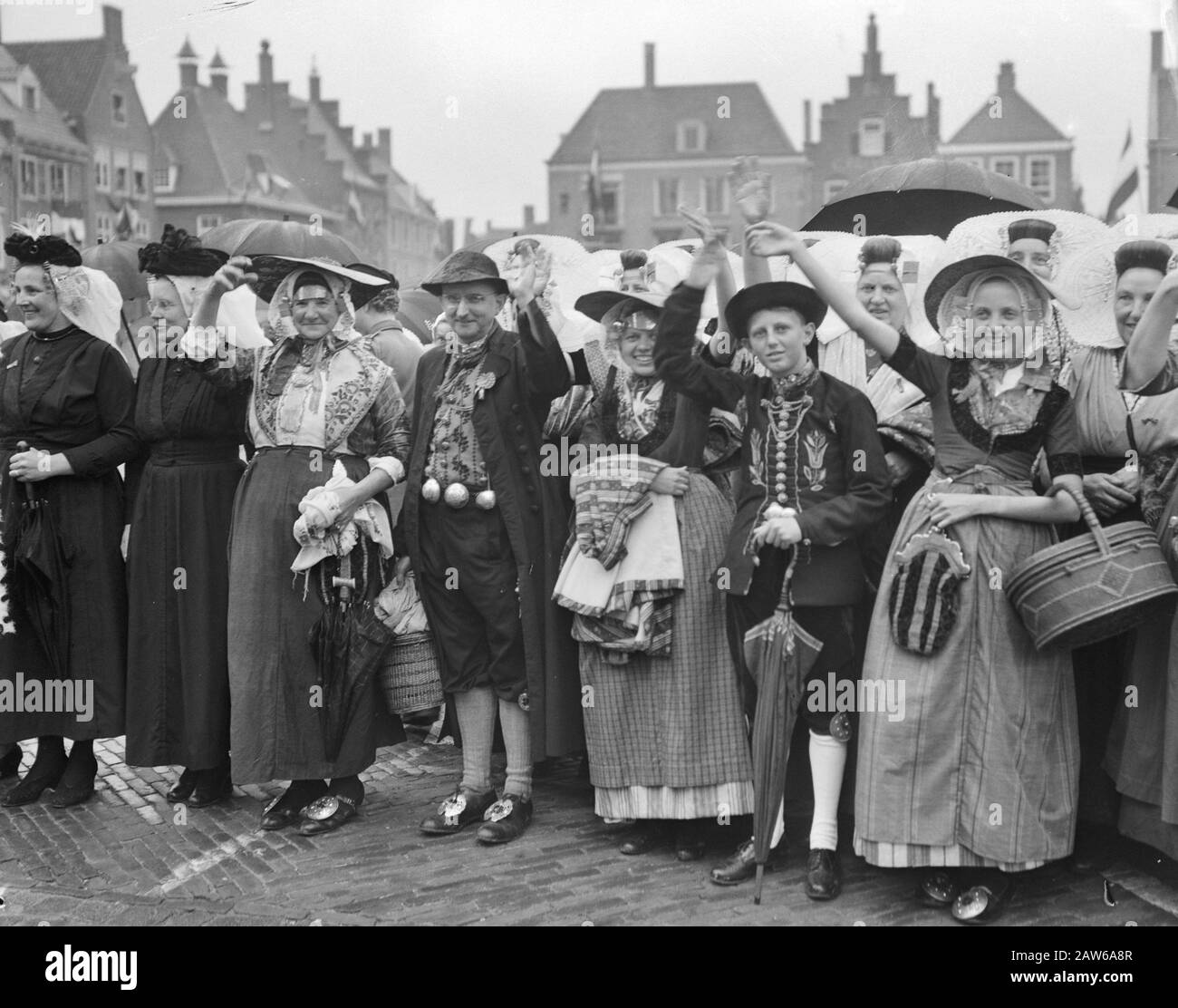 Zeeland costumes hi-res stock photography and images - Alamy