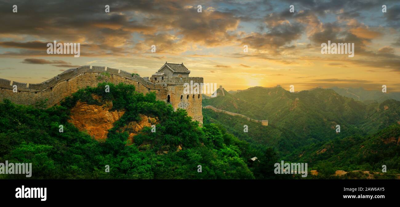 Sunset on the great wall of China,near the city of Jinshanling Stock ...