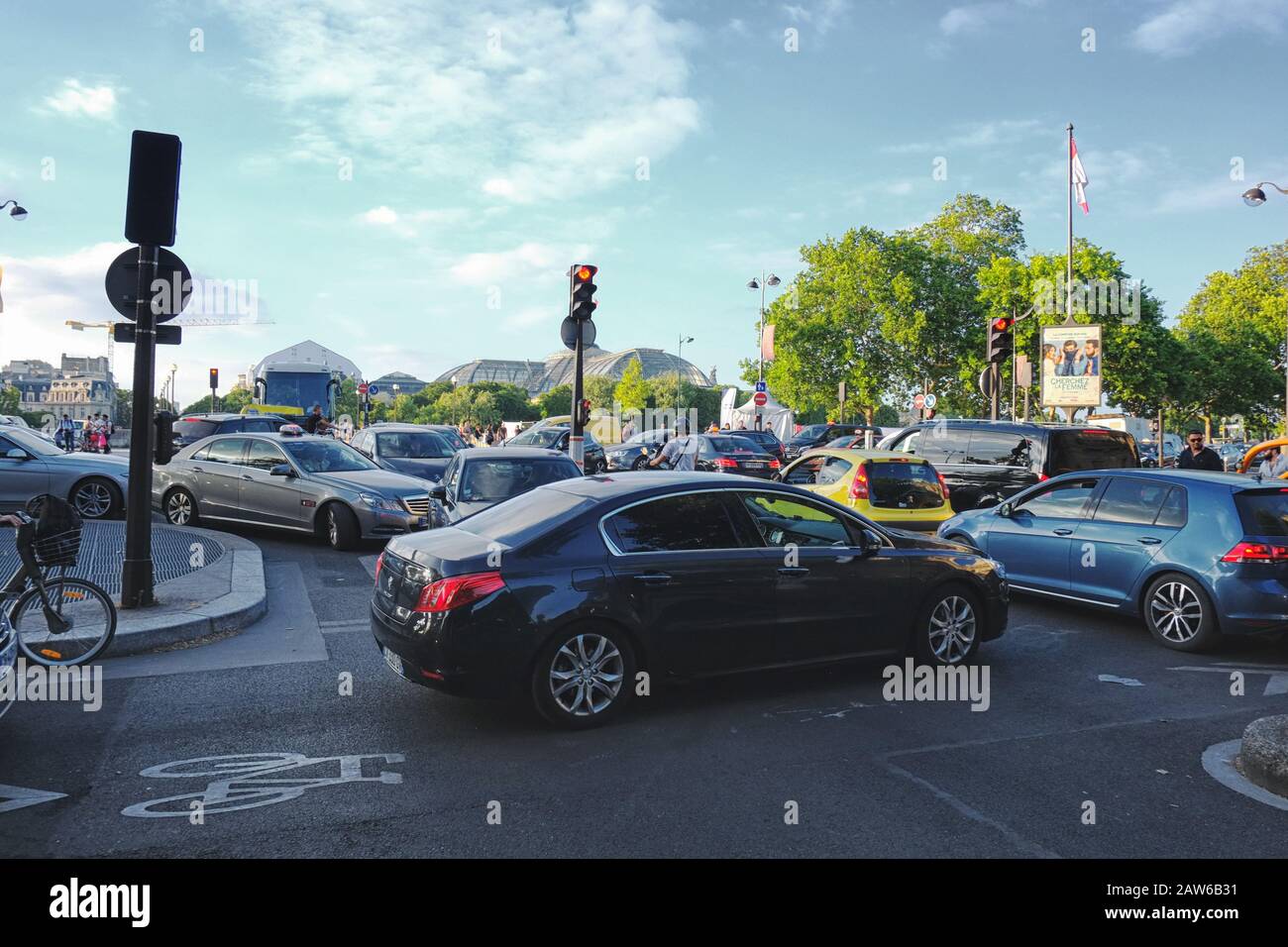 paris traffic jamb at concorde Stock Photo - Alamy