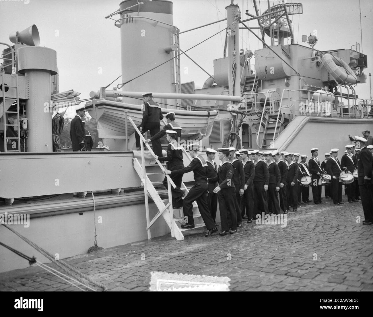 Shipyard 1950s hi-res stock photography and images - Alamy