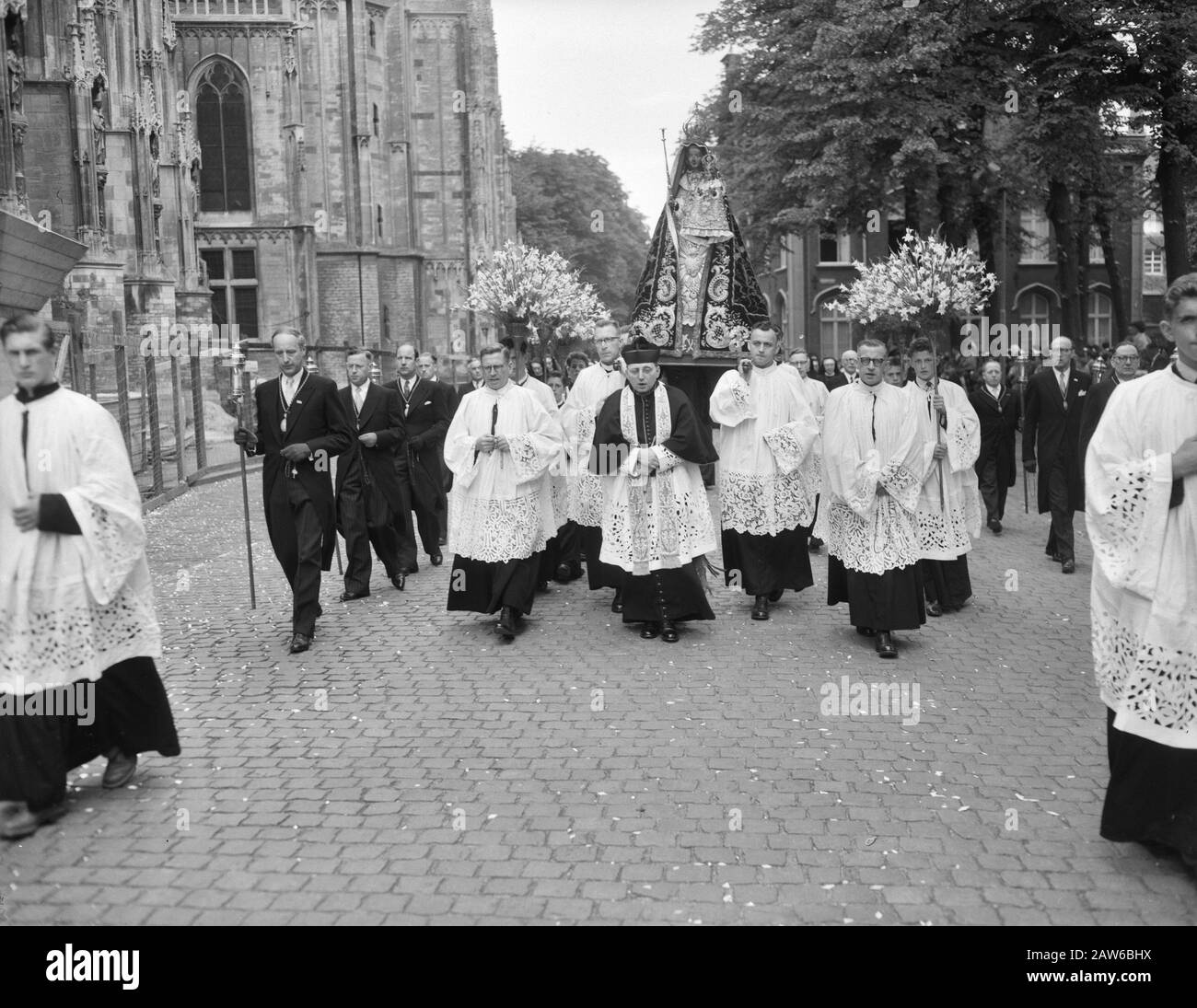 Handling ceremony hi-res stock photography and images - Alamy