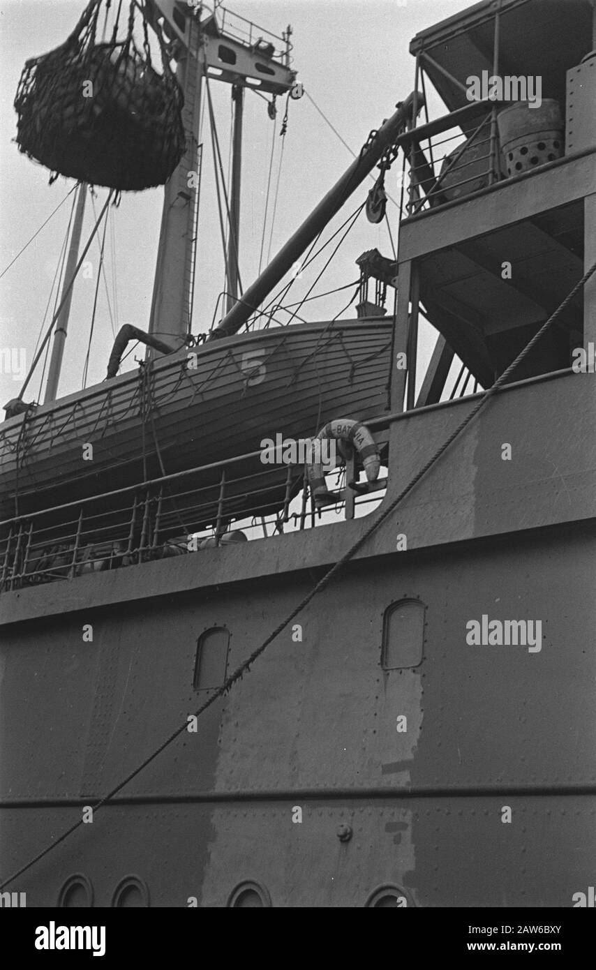 Uk merchant navy ship hi-res stock photography and images - Alamy