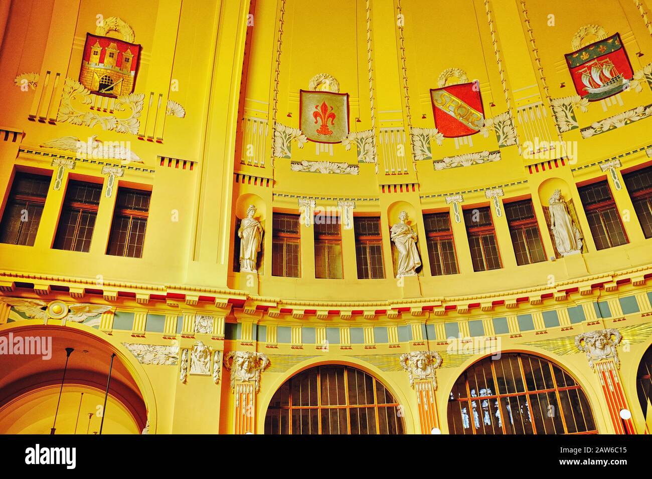 Prague Main Railway Station; Praha Hlavní Nádra í; Vinohrady; Designed ...