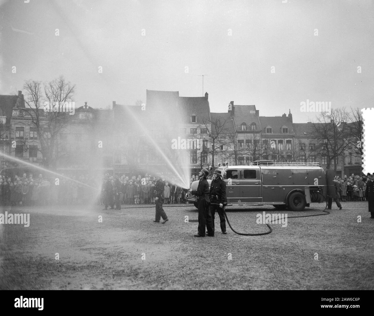 Demonstration cologne fire department hi-res stock photography and ...