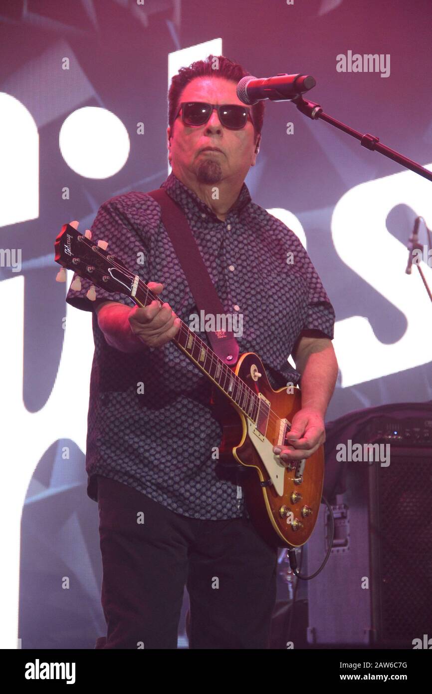 Cesar rosas of los lobos hi-res stock photography and images - Alamy