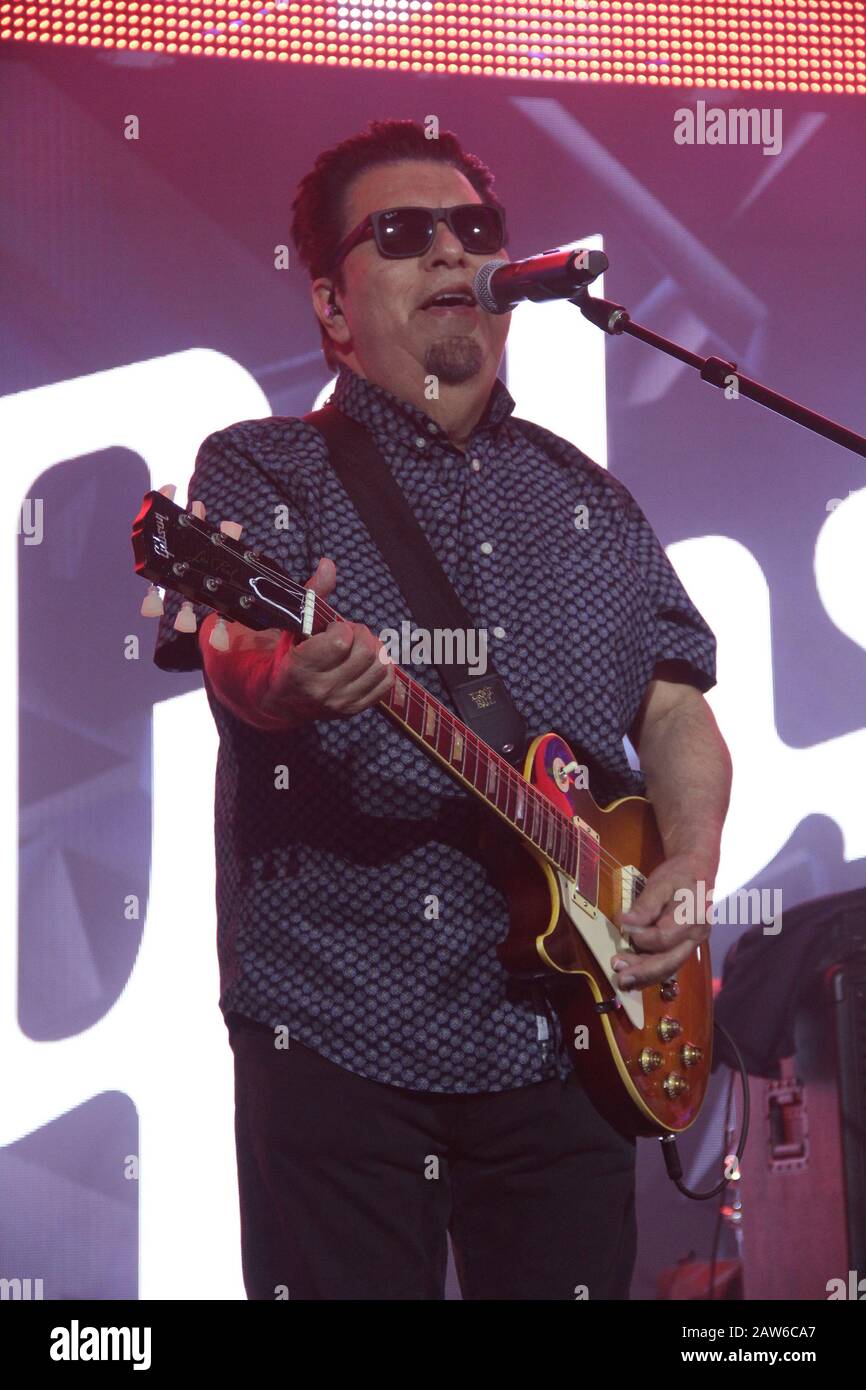 Cesar rosas of los lobos hi-res stock photography and images - Alamy