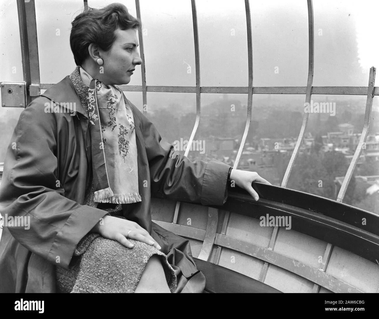 Elephant Snisla gives demonstration tower Date: May 24, 1955 Keywords ...