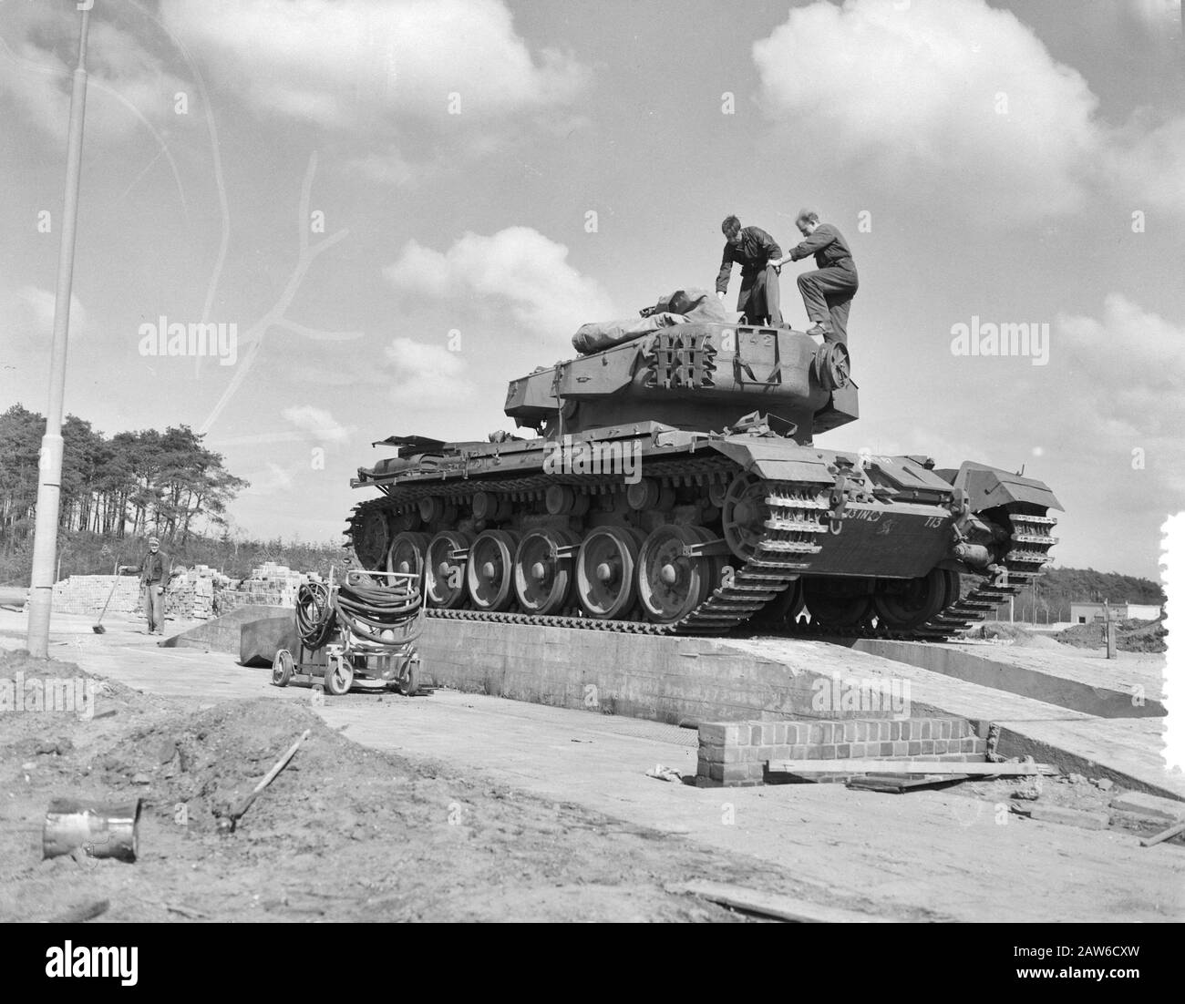 New tank workshop for basic commands army in Amersfoort Date: April 17 ...