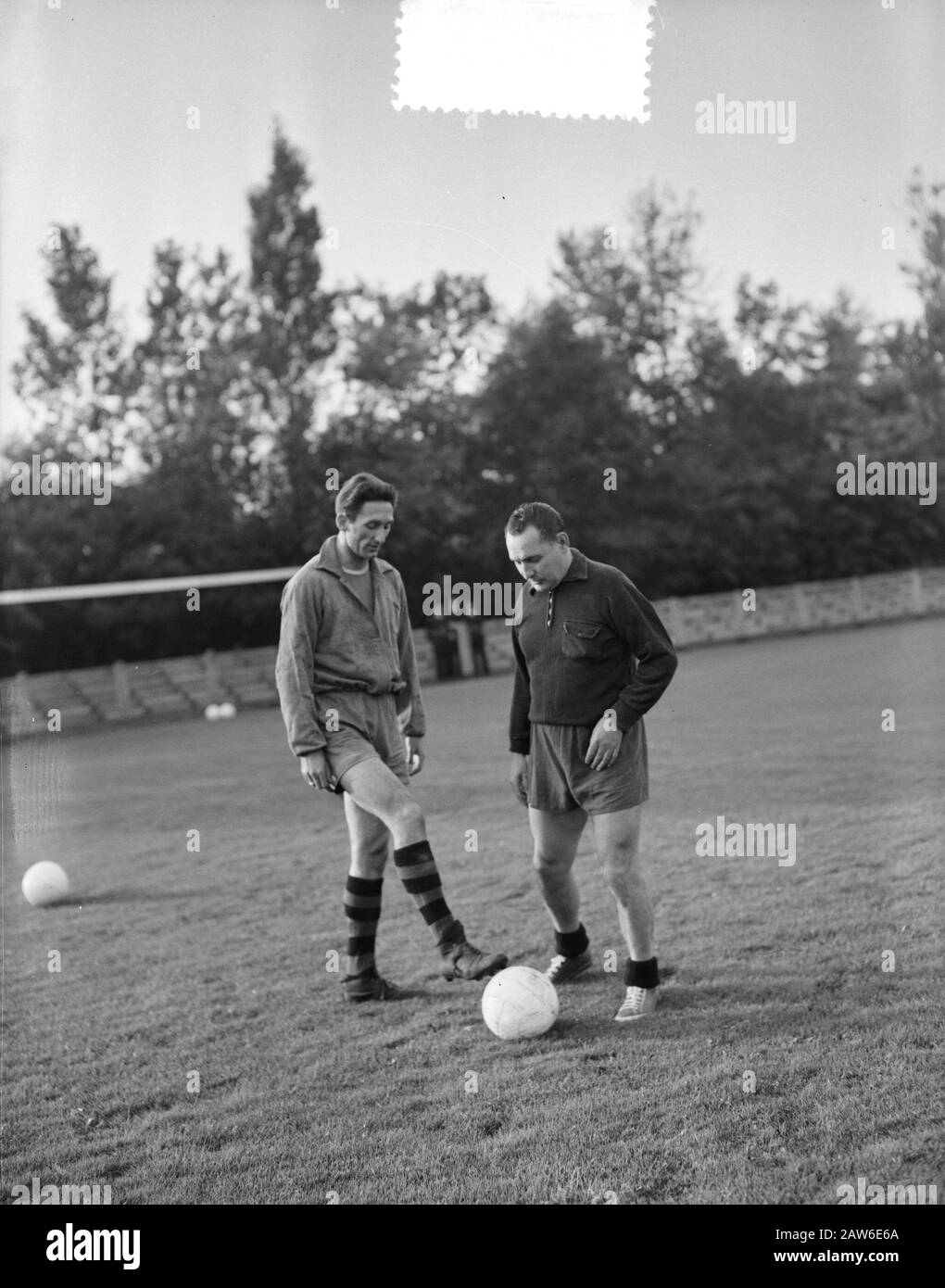 Left Faas Wilkes right coach Wudy Müller Date: August 21, 1956 Keywords ...