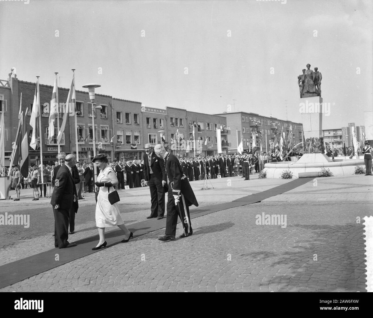 Queen Juliana revealed in Geleen picture of Princess Wilhelmina Date ...