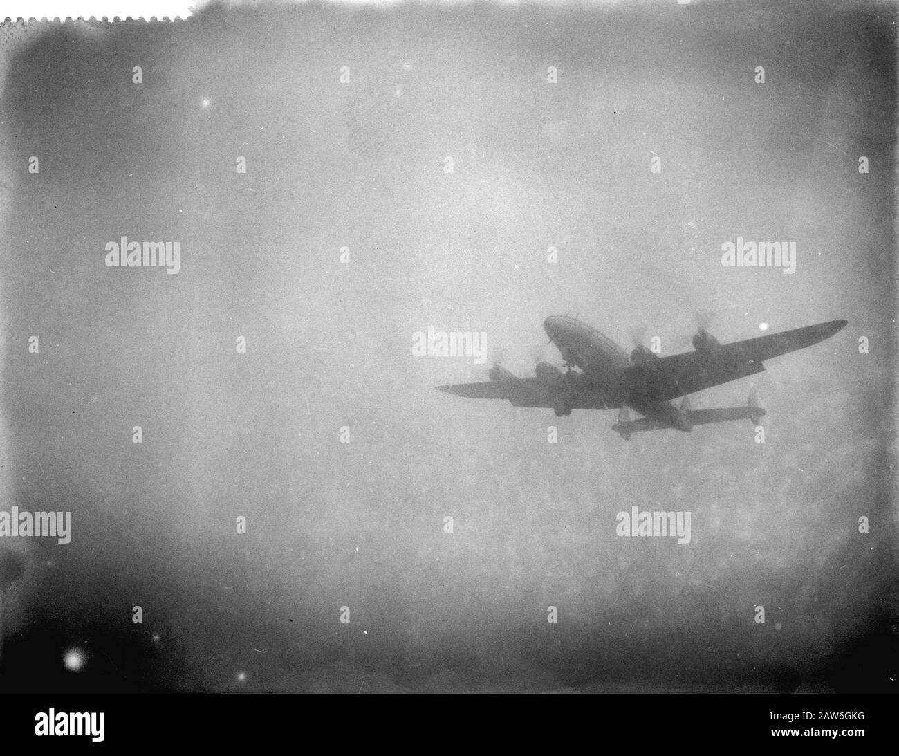 Airplane in fog Black and White Stock Photos & Images - Alamy