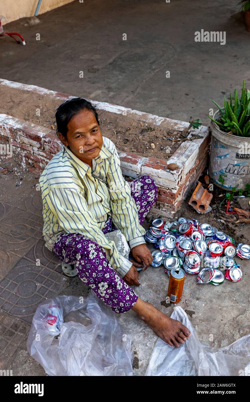 Poverty sad hi-res stock photography and images - Alamy