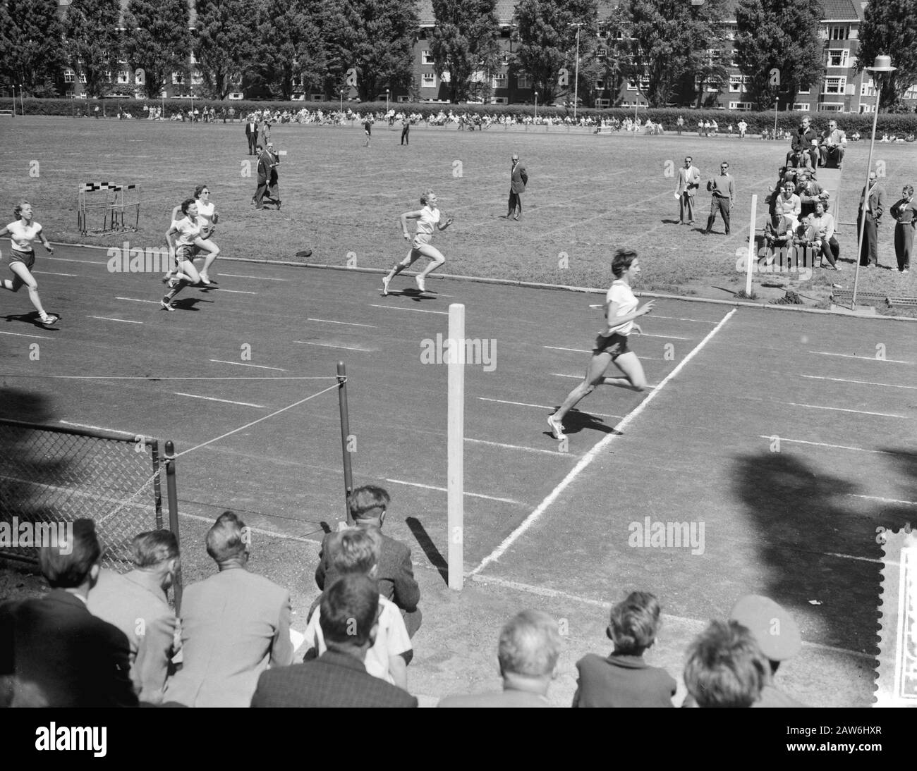 100m sprint hi-res stock photography and images - Alamy