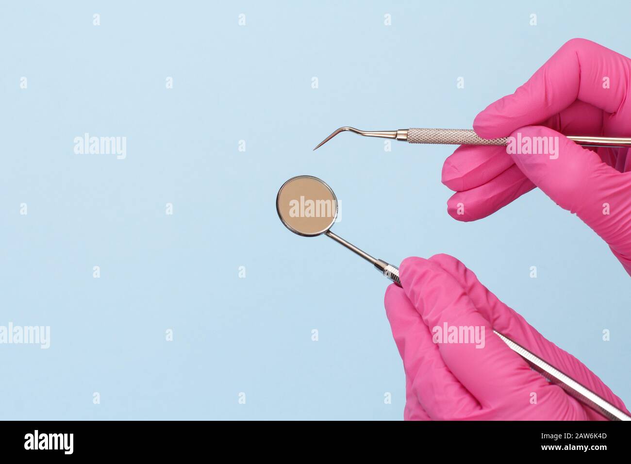 Pink rubber gloves hi-res stock photography and images - Alamy