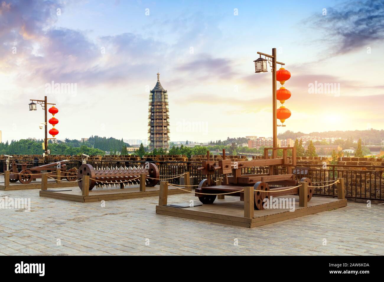 The glazed pagoda of Dabao'en Temple is the seven wonders of the ...