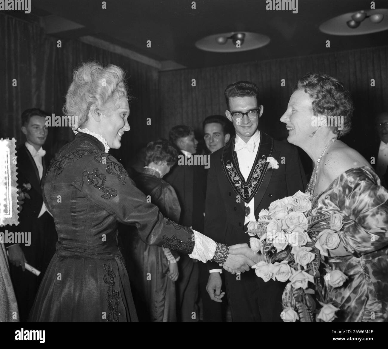 Drama queens Black and White Stock Photos & Images - Alamy