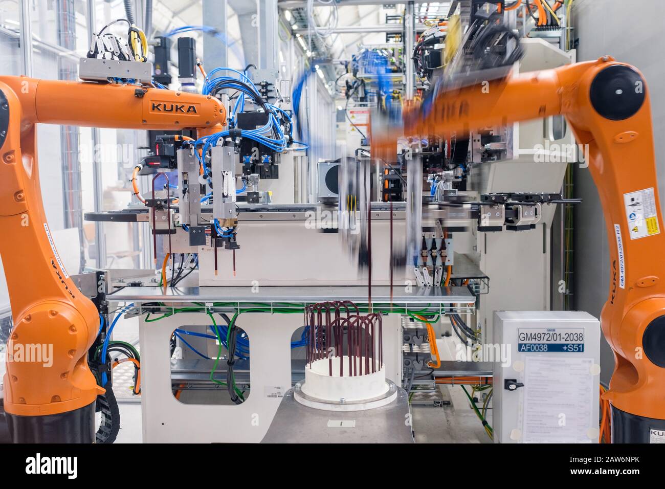 Brunswick, Germany. 24th Jan, 2020. Industrial robots put hairpins ...