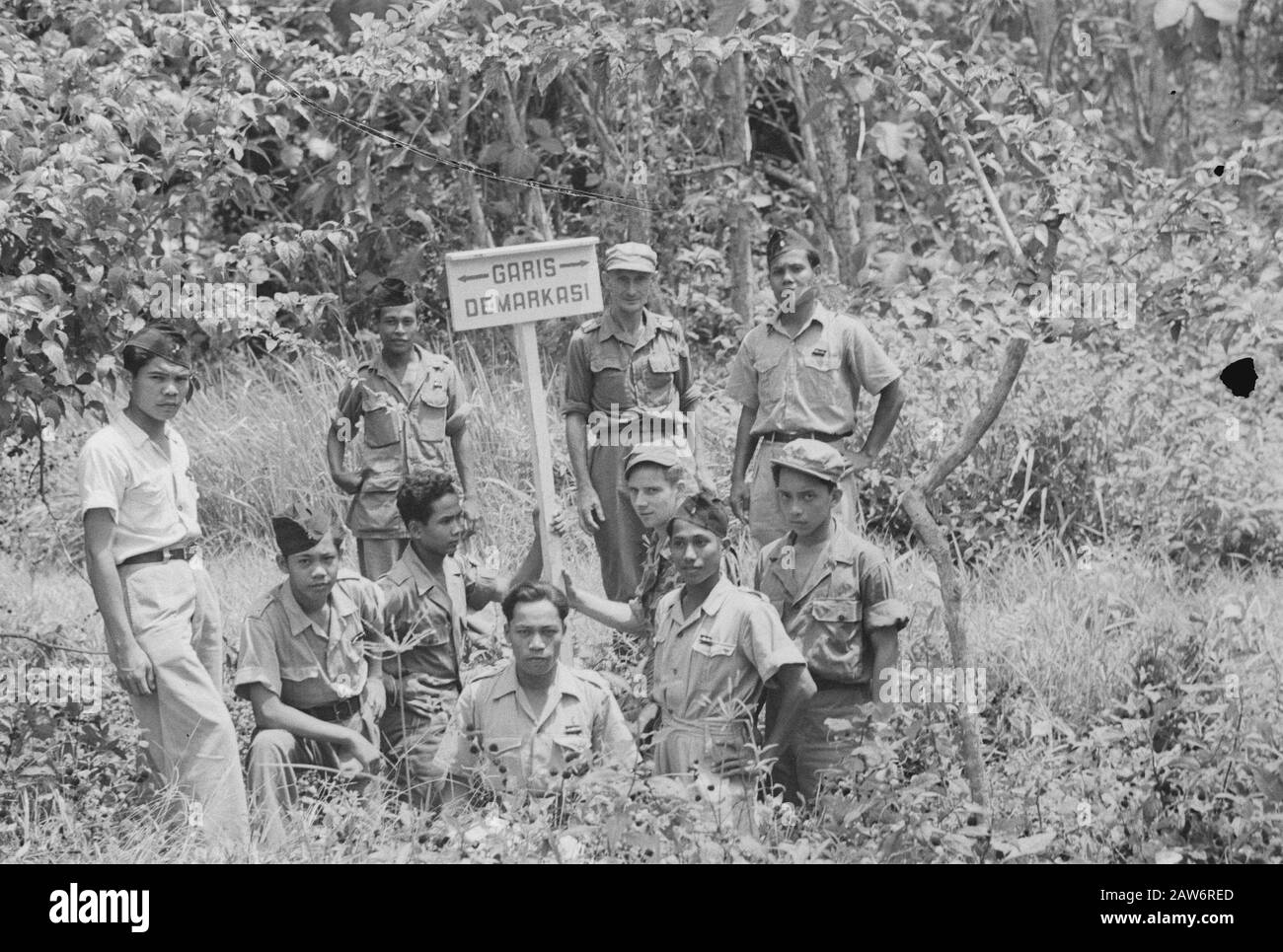 Demarcation Line Bandung Along the line of demarcation. Dutch and ...