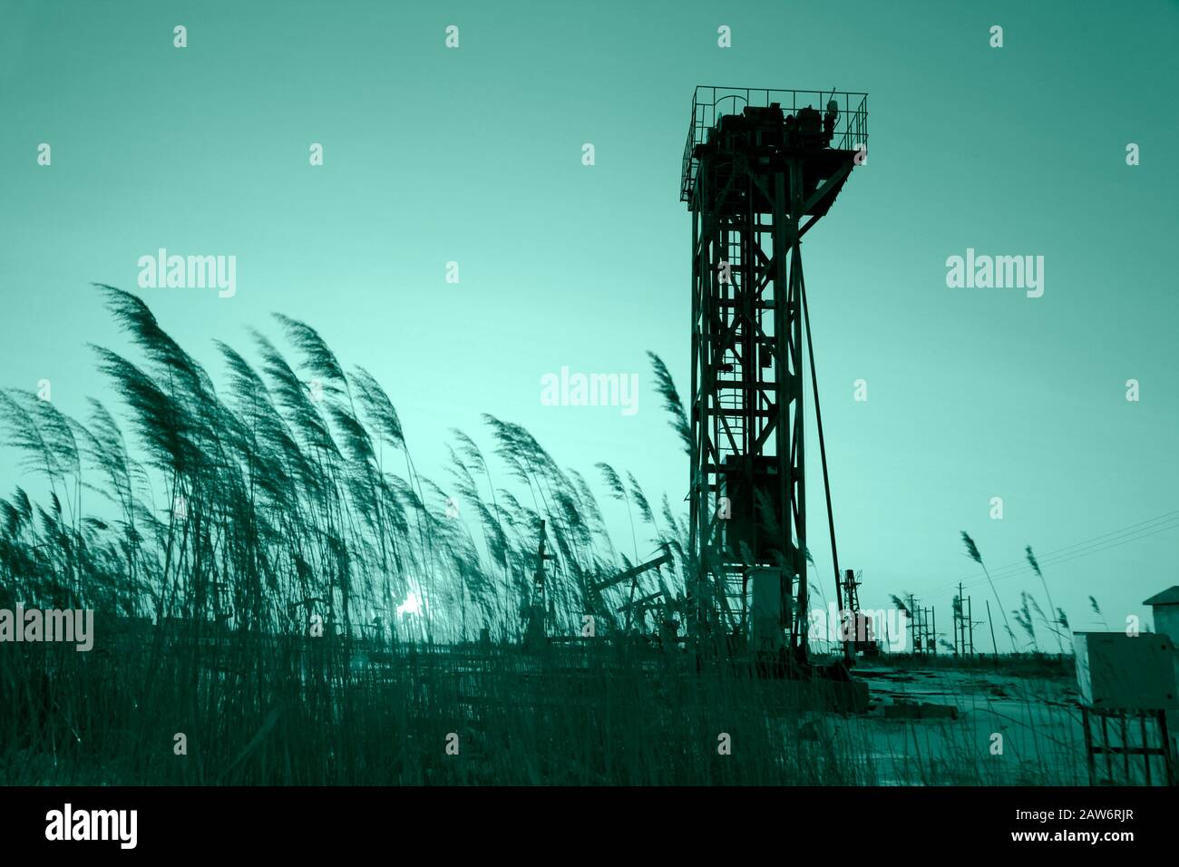 Oil pumping unit works night hi-res stock photography and images - Alamy