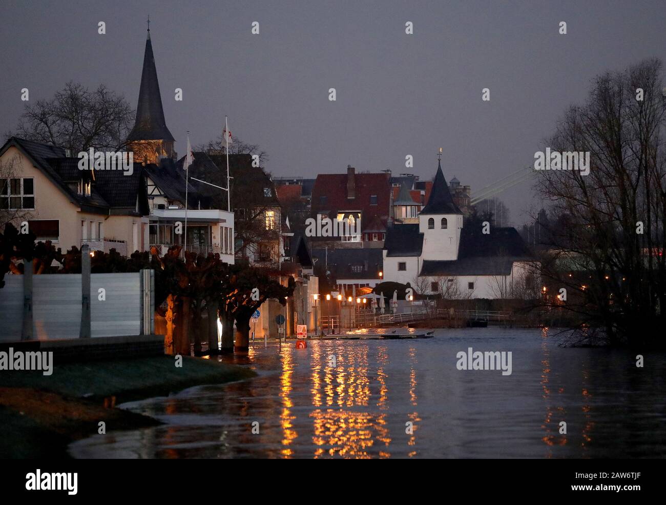 Cologne, Germany. 07th Feb, 2020. A flood protection wall stands in ...