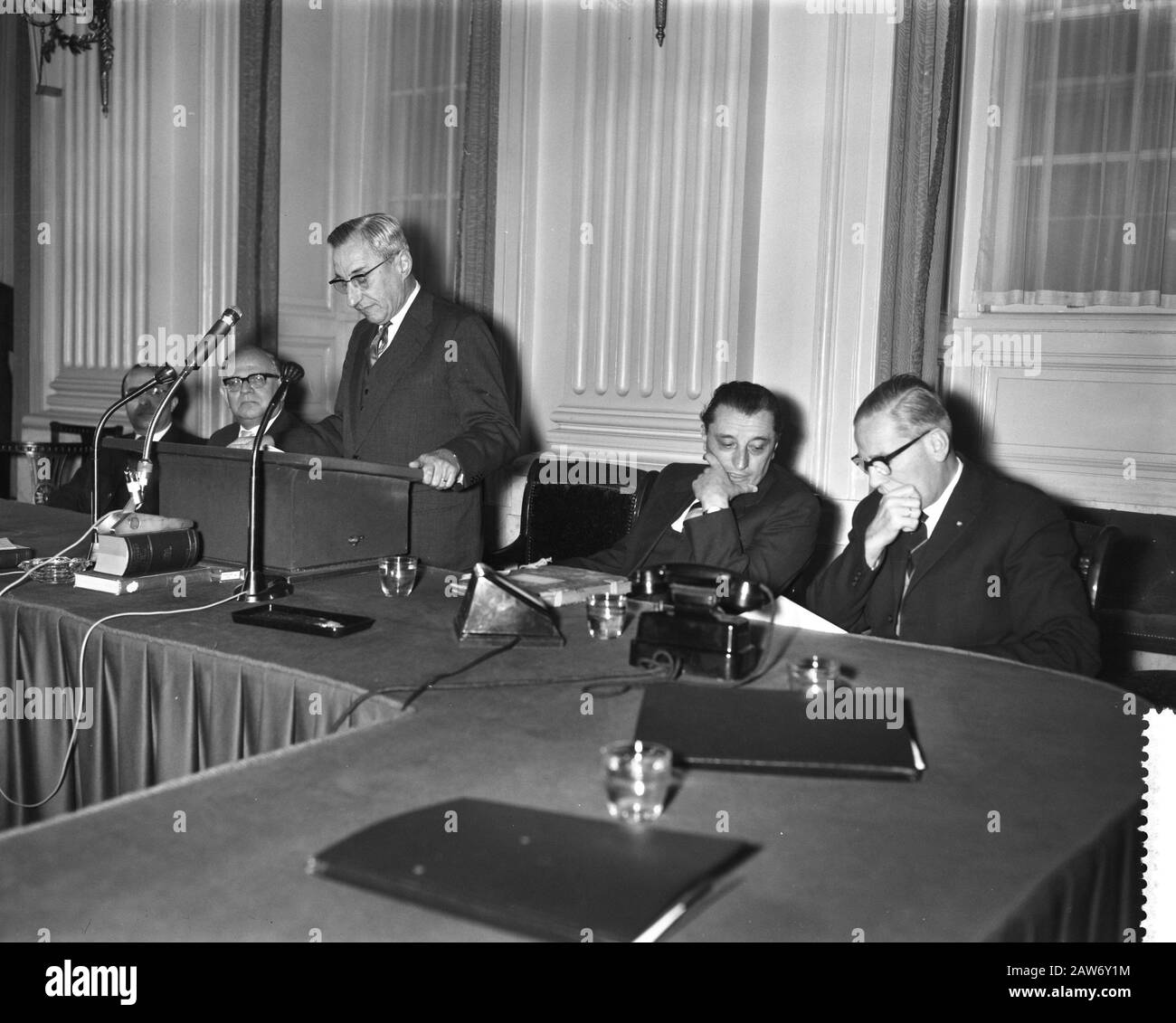 Government table korthals hi-res stock photography and images - Alamy