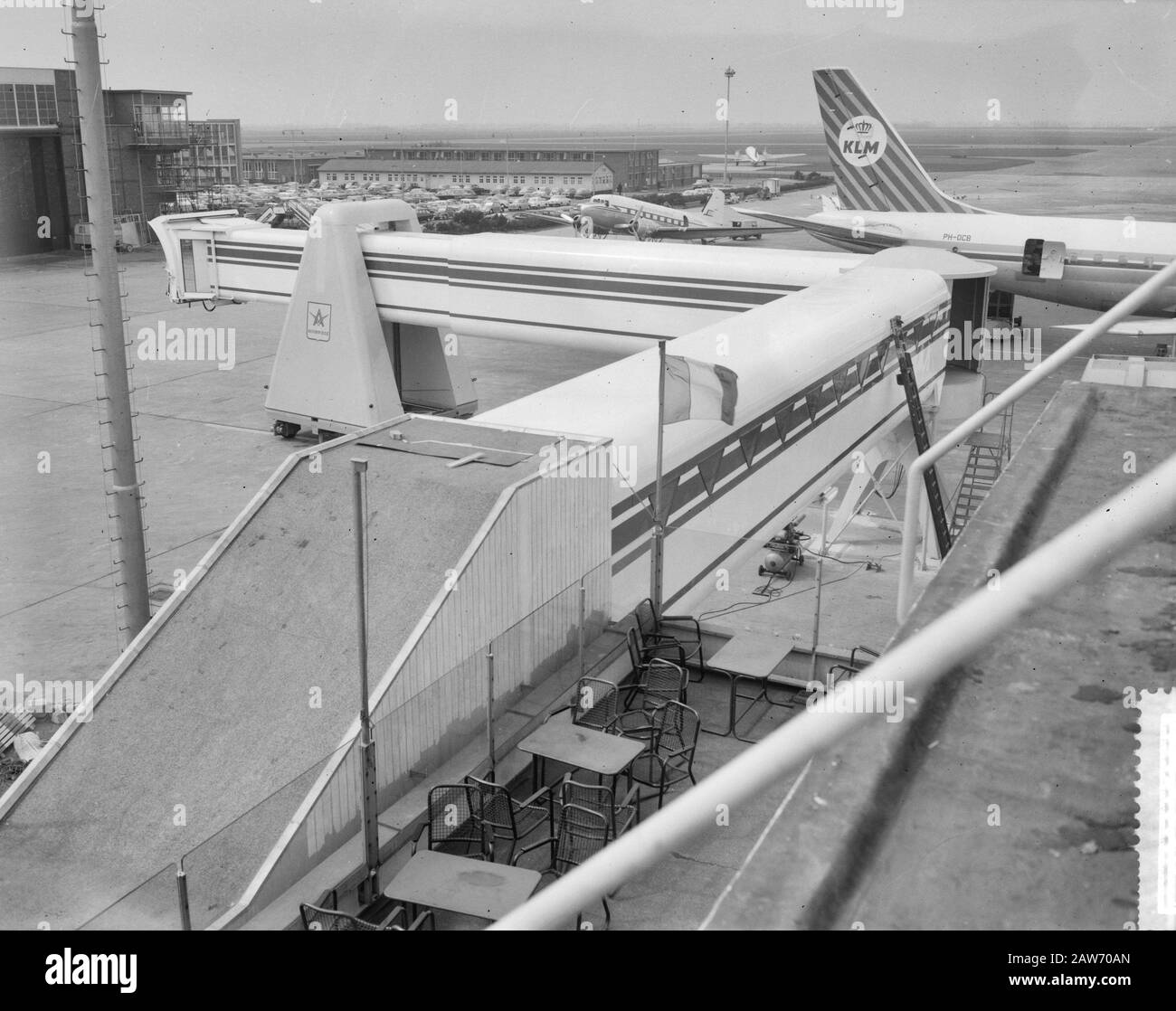 Avio bridge hi-res stock photography and images - Alamy