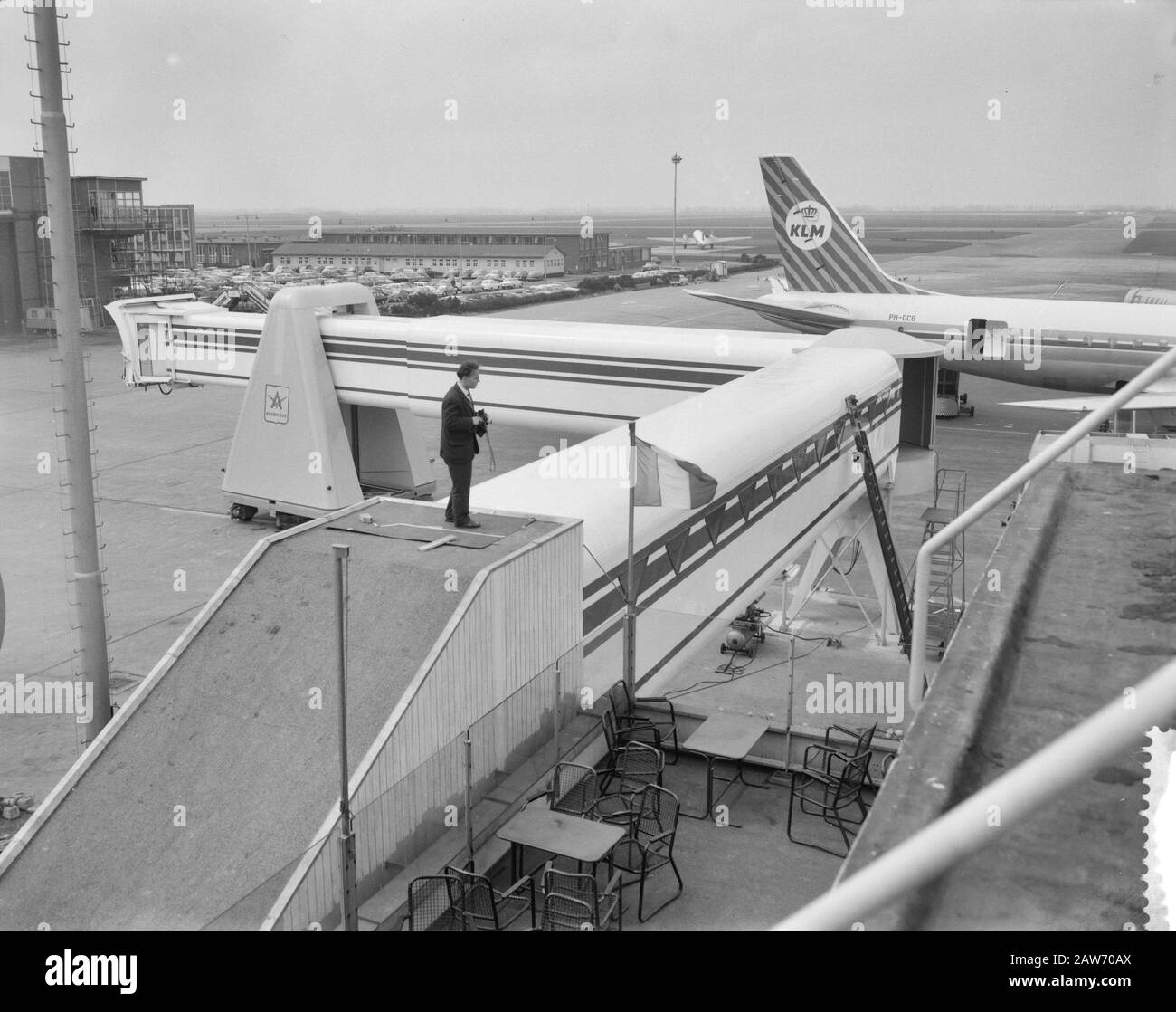 Avio bridge hi-res stock photography and images - Alamy